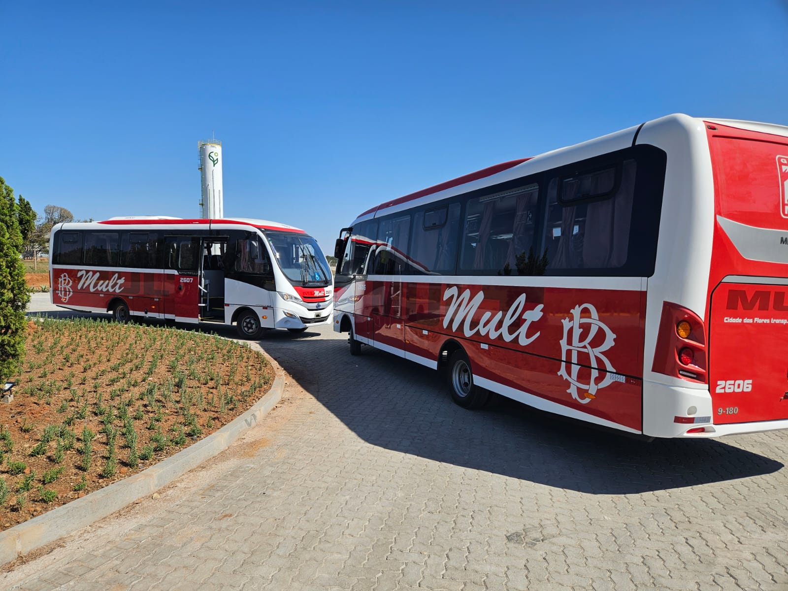 Grupo Mult: 36 anos de excelência em movimento, transportando com ...