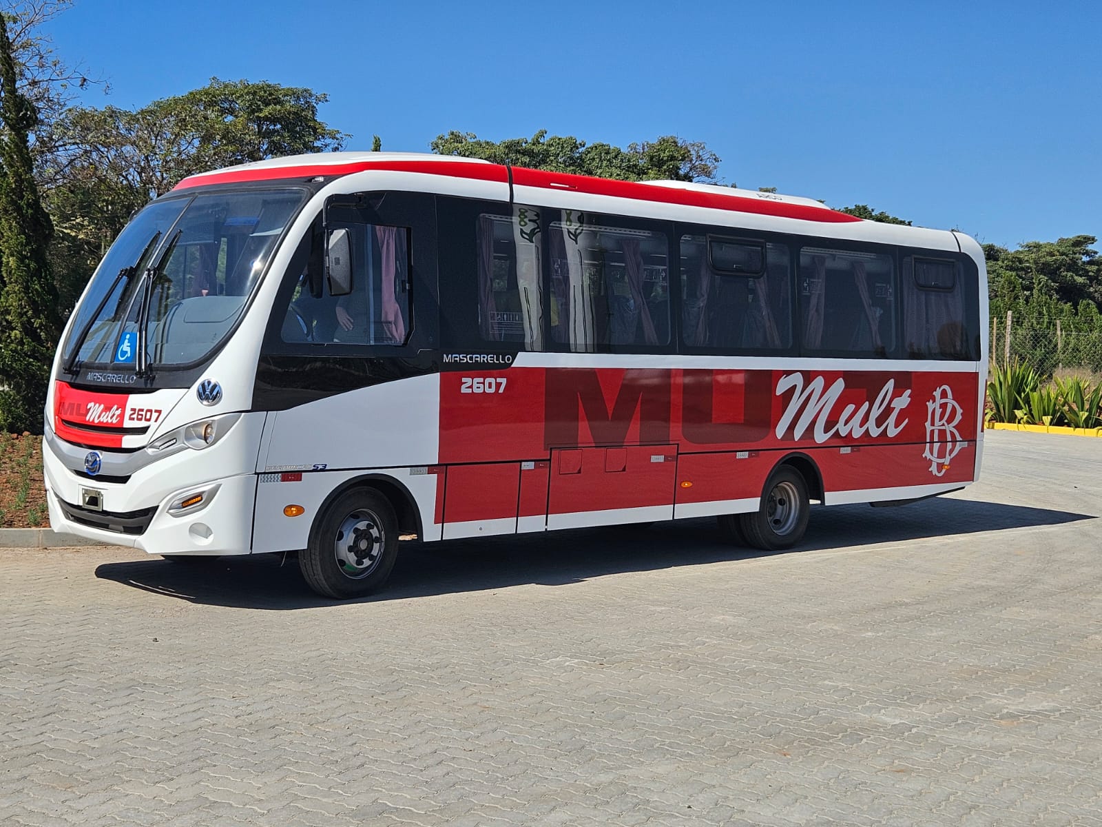 Grupo Mult: 36 anos de excelência em movimento, transportando com ...