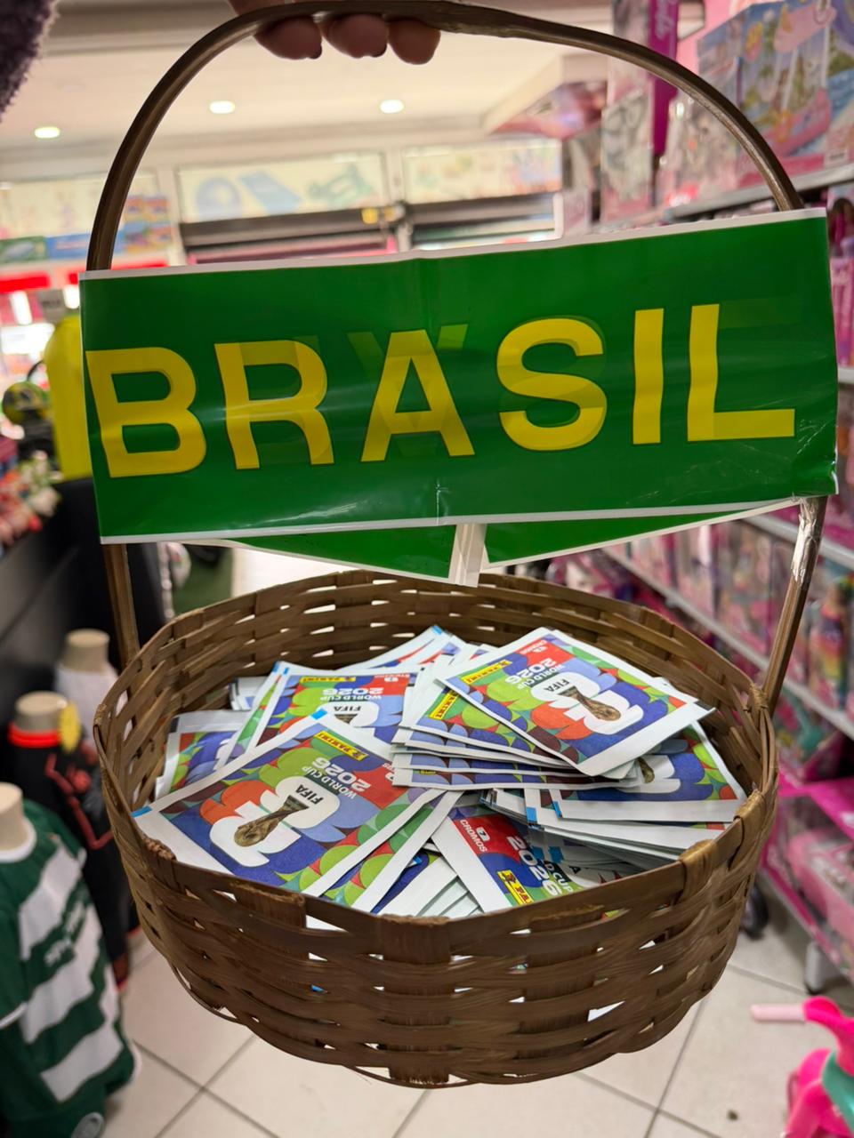 Febre da Copa toma conta da Bike Mania com álbuns, figurinhas ...