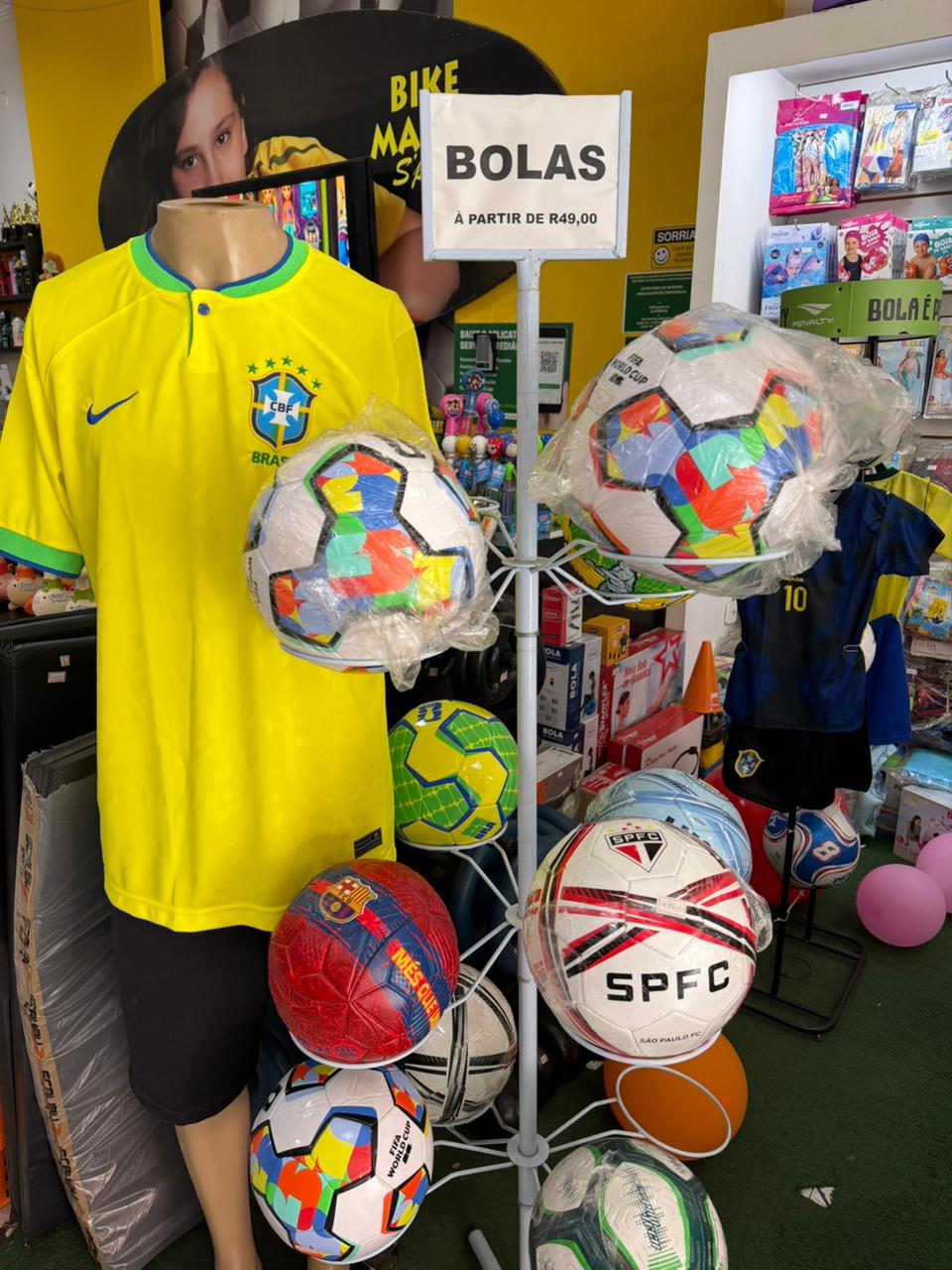 Febre da Copa toma conta da Bike Mania com álbuns, figurinhas ...