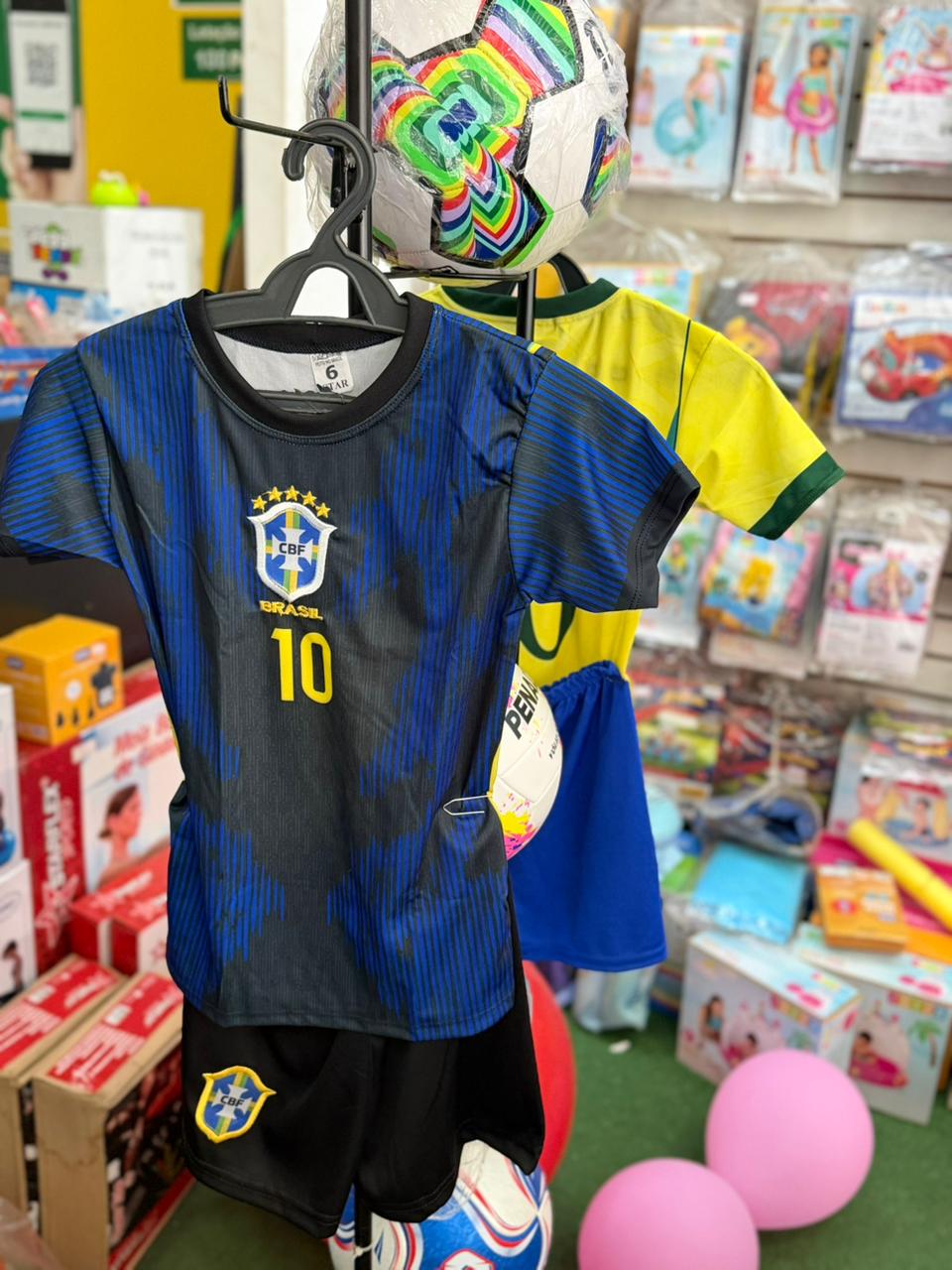 Febre da Copa toma conta da Bike Mania com álbuns, figurinhas ...